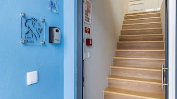 Estúdio Familiar, varanda | Sala de estar | Televisor plasma de 45 polegadas com canais por cabo