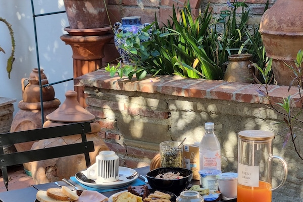 Café da manhã com buffet grátis todos os dias