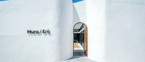 Casa, 3 quartos, sacada, vista para a piscina | Escrivaninha, cortinas blackout, Wi-Fi de cortesia