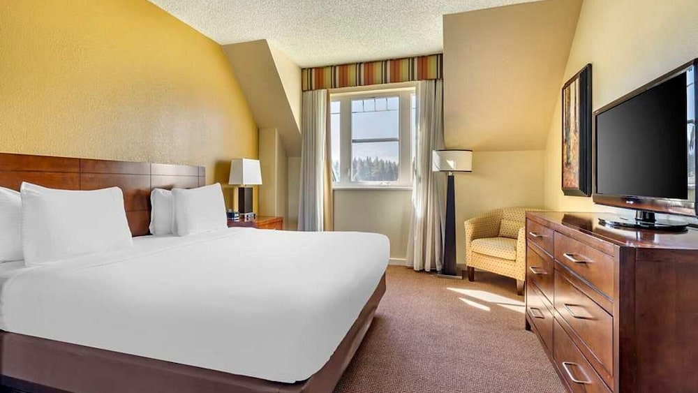 Adventure Awaits At Hilton Vacation Club Lake Tahoe : Scenic Views & Outdoor Fun - South Lake Tahoe