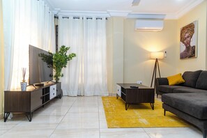 Apartamento de Luxo | Sala de estar | TV de ecrã plano, Netflix, serviços de streaming 