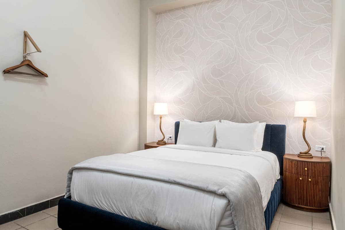 Quarto luxo | 1 quarto, roupas de cama premium, cortinas blackout