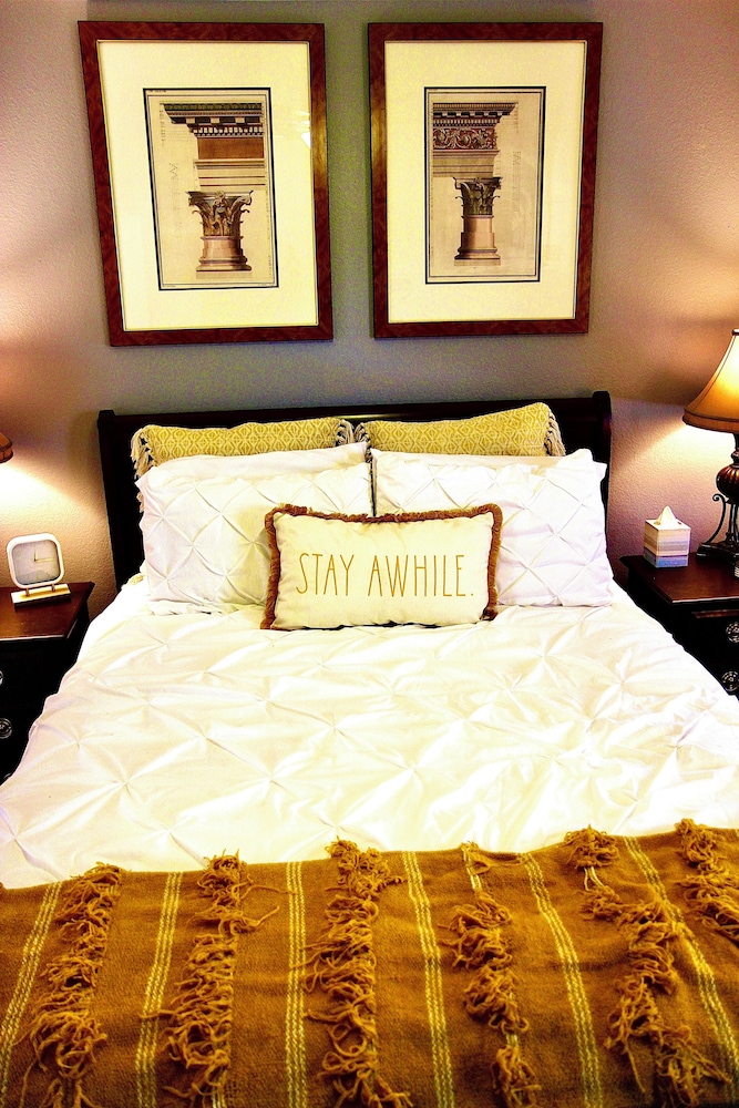 Cozy Cottage - 2 Bd Energy Efficient Victorian Villa - Phoenix, AZ