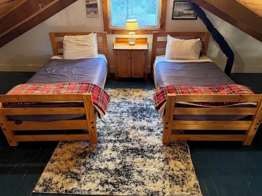 Vintage Vibes Haven In Stowe, Records & Firepit! - Stowe, VT