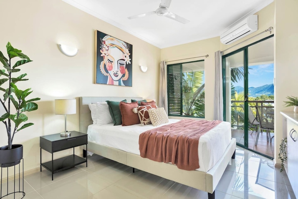 Luxury Retreat In Cairns With Pool - Cairns