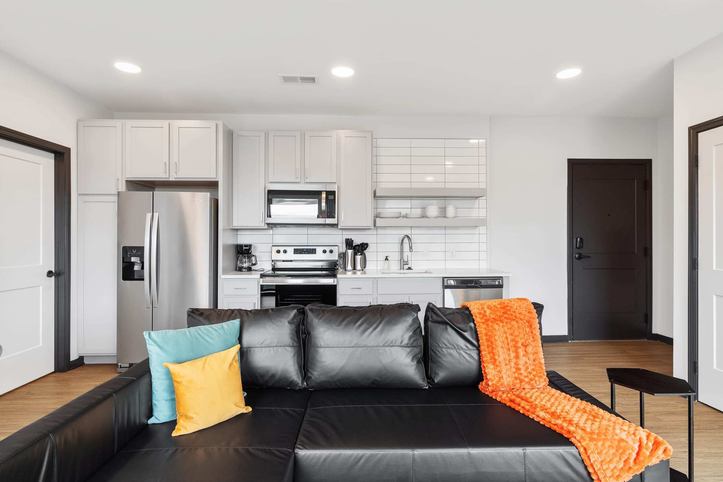 Apartamento Deluxe | Sala de estar | Smart TV de 42 polegadas com canais digitais 