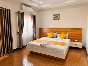 Quarto Duplo Deluxe, varanda, Vista para a cidade | Secretária, Wi-fi grátis