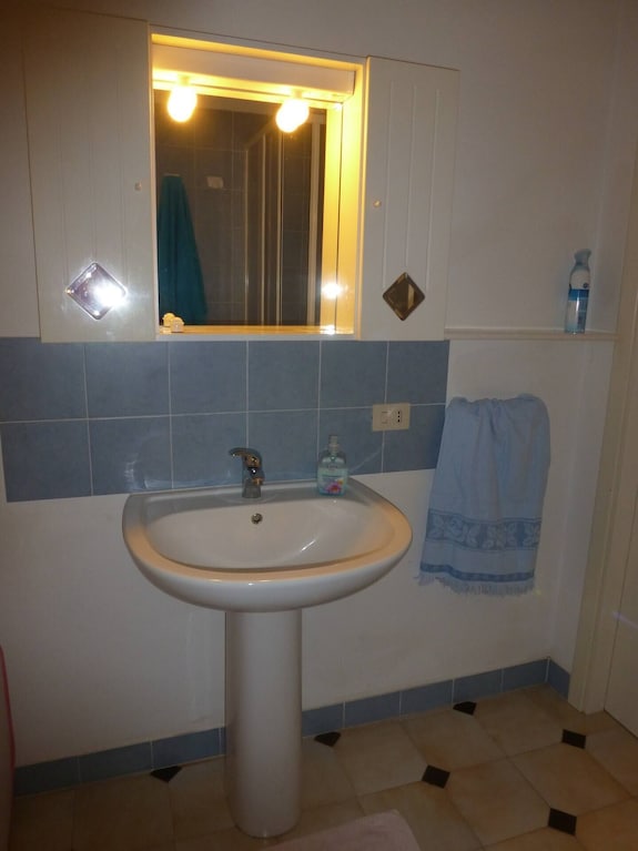 Rilassati Nella Nostra Suite Giulia: Un Ambiente Familiare Vicino Al Centro - Iglesias