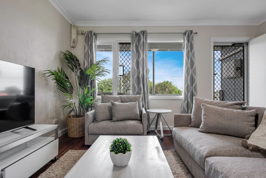 Older Cottage Style 3br In Rangeway - Geraldton