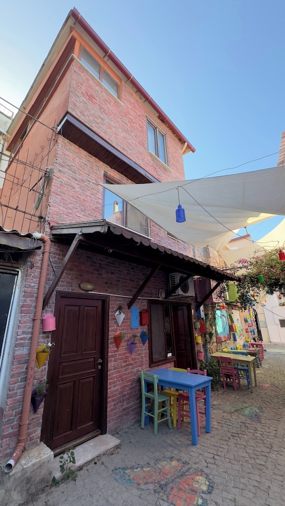 Rengarenk Pansiyon - Ayvalık