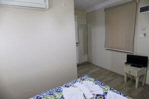 Quarto casal standard, vista para a cidade