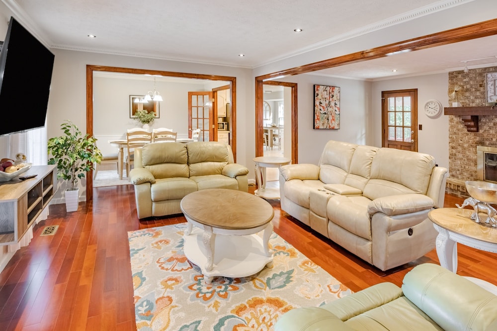 プライベート プール パラダイス 4 ベッドルーム ホーム バイ レッドオーニング - ストーン・マウンテン, GA