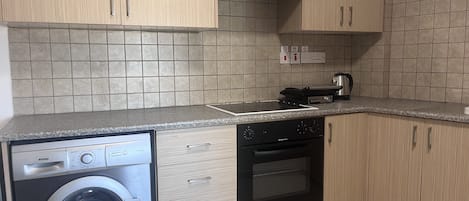 Estúdio superluxo, vista para a cidade | Talheres/pratos/utensílios de cozinha