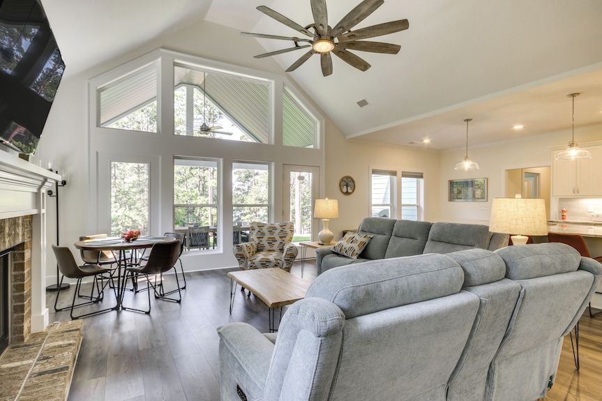 Lakefront Mccormick Retreat W/ Patio & Views - Baker Creek State Park, McCormick