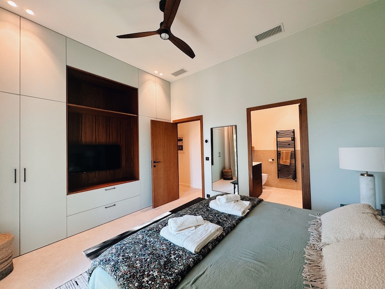 Villa Du Golf - Four Bedroom Villa, Sleeps 8 - Sainte-Maxime