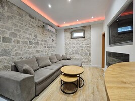 Apartamento | Área de estar | TV LED 139 cm com canais a cabo