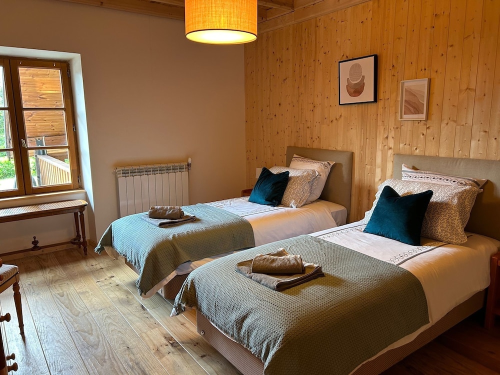 Charming 3-bedroom Farmhouse In French Alps For Ski, Cycle And Family Vacations - Villard-Reculas