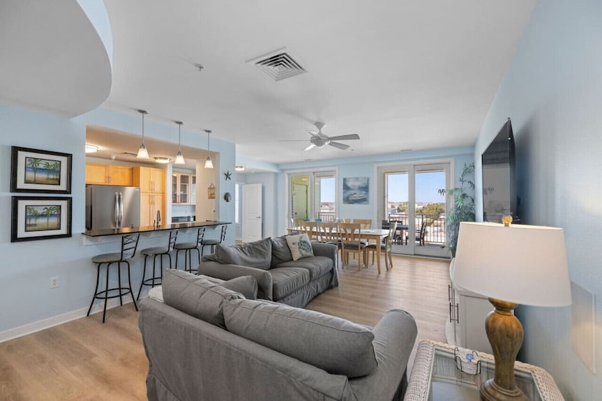 New! Oceanfront Triton`s Treasure 3 Bd / Pool/ Gym - 버지니아비치