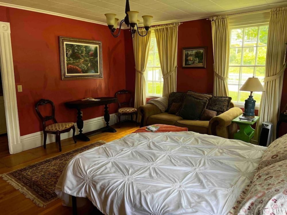 Cozy 1st Floor Studio - Carmel, ME