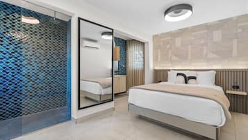 Quarto standard, 1 cama Queen | Roupas de cama premium, cofres nos quartos, cortinas blackout