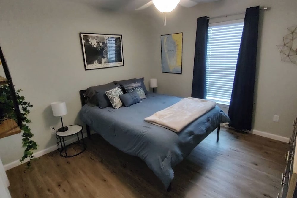 Crab Shack - Close To Downtown & Beaches - King Bed - Boat Parking - No Pet Fees ! - Mexico Beach, FL