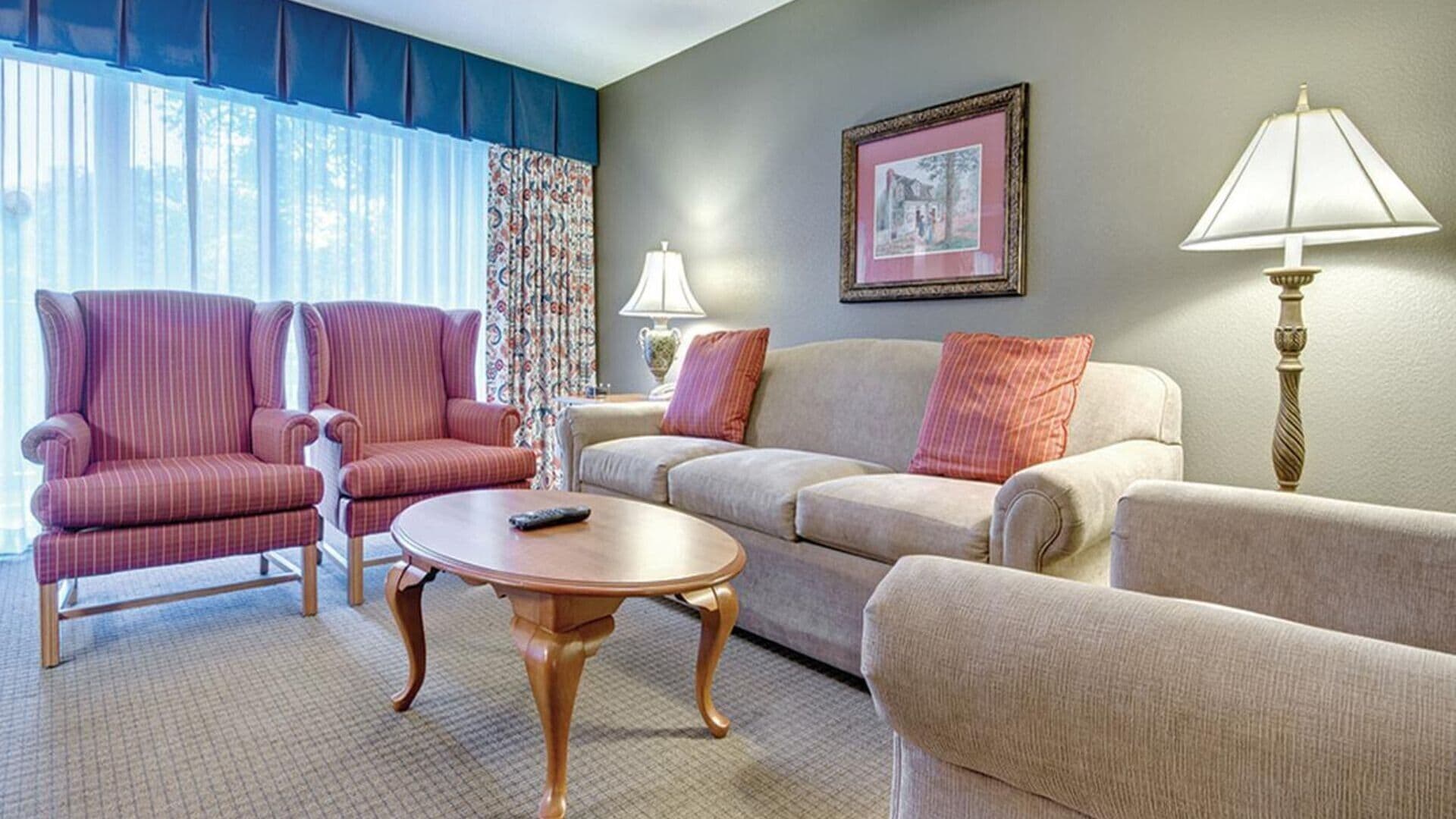 Located Near Colonial Williamsburg, Busch Gardens, Jamestown-wyn Kingsgate 2 Bd. - Virginia