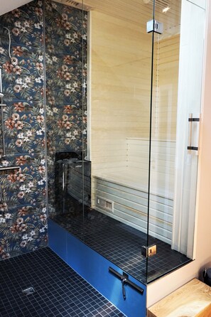 HexenburgbeiDresden 2-Raum Architektenw., Privatsauna, Whirlwanne, Kamin - Nähe Sächsische Schweiz | Banheiro | Banheira e chuveiro separados, banheira de hidromassagem