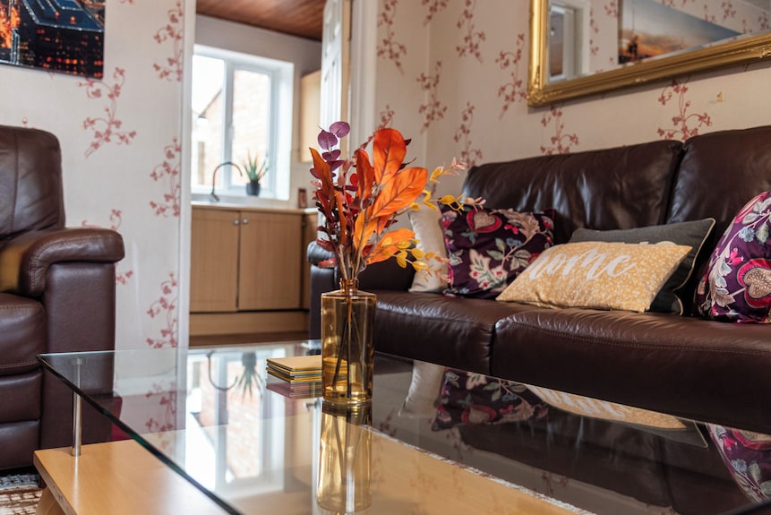 Charming 3-bedroom House 8 Min Away From Luton Station, Mall And Luton Airport - 鄧斯特布爾