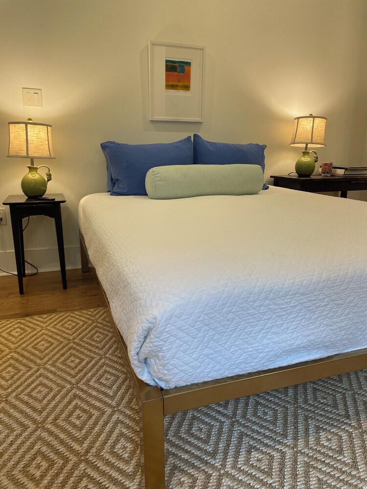 Perfect cottage for Ole Miss football. Walk to Campus, Oxford Square ...