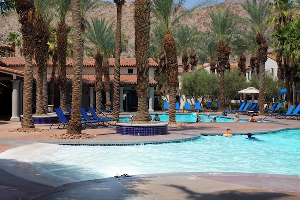 Setting The Standard By Avantstay Luxury Villa - The Living Desert Zoo and Gardens, Palm Desert