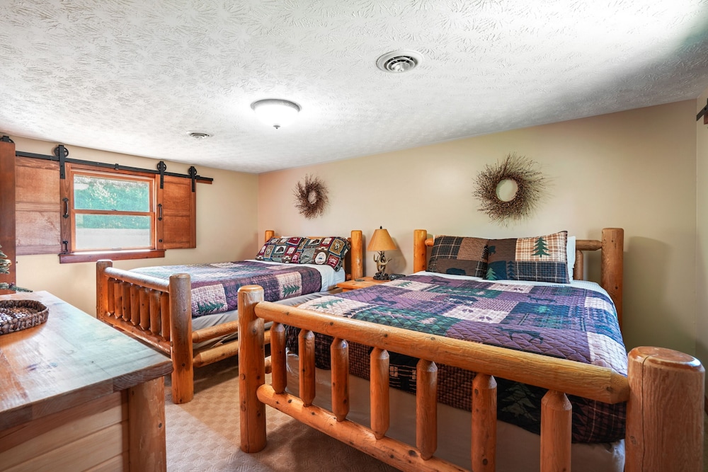 Grand Oak Cabin | Hocking Hills - Logan, OH