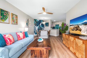 Apartamento de Luxo em Condomínio Fechado, vista para o oceano | Sala de estar | Smart TV