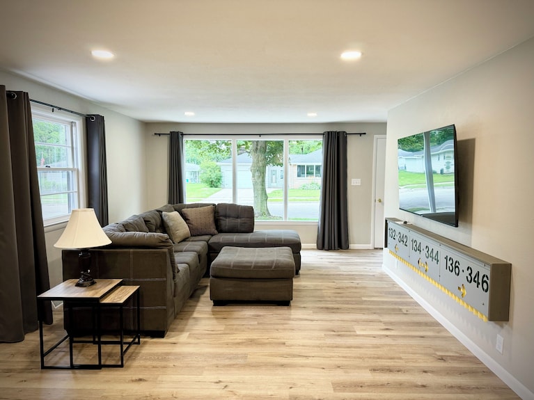 Touchdown! 5-star Newly Updated Home W/ A Short Walk To Historic Lambeau Field! - Wisconsin