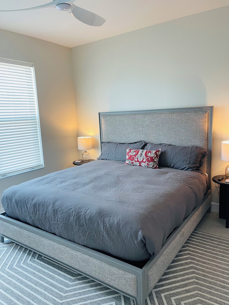 Spacious 5-bedroom House W/ Elevator, Canal, And Heated Pool Fort Myers Beach - Fort Myers Beach, FL
