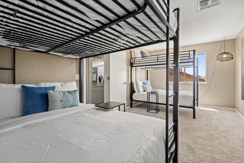Chandler Charm! Heated Pool~spa~gameroom~puttputt - Mesa, AZ