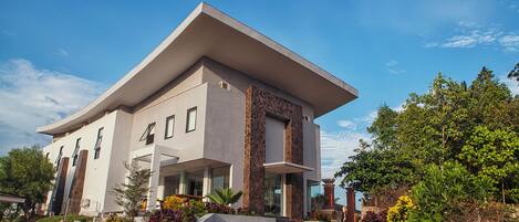 Fachada da propriedade