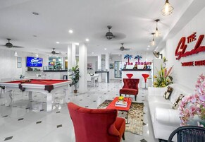 Televisor de ecrã plano de 32 polegadas com canais por cabo 