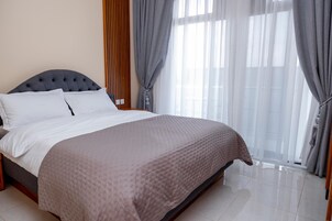 Camas de colchão viscoelástico, cofre no quarto 