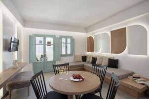 Villa Premium, Vista para a cidade | Sala de estar | Televisor de ecrã plano de 32 polegadas com canais por cabo 