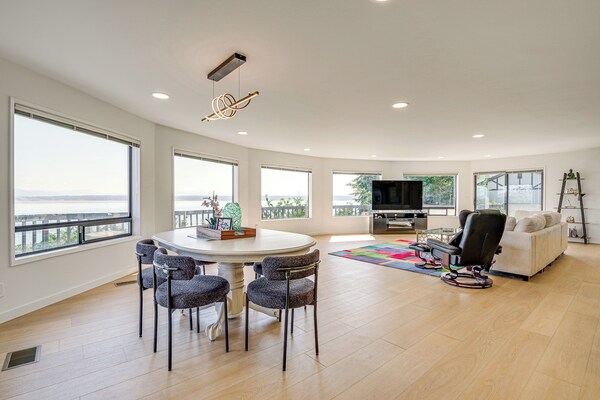 Spacious Camano Home W/ Hot Tub & Water Views! - Whidbey Island, WA