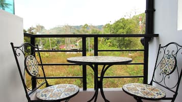 Estúdio Deluxe, vista para a colina | Varanda