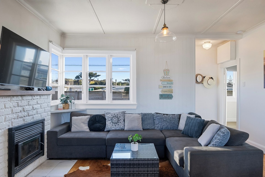 Ocean Breeze - Foxton Beach Holiday Home - Foxton