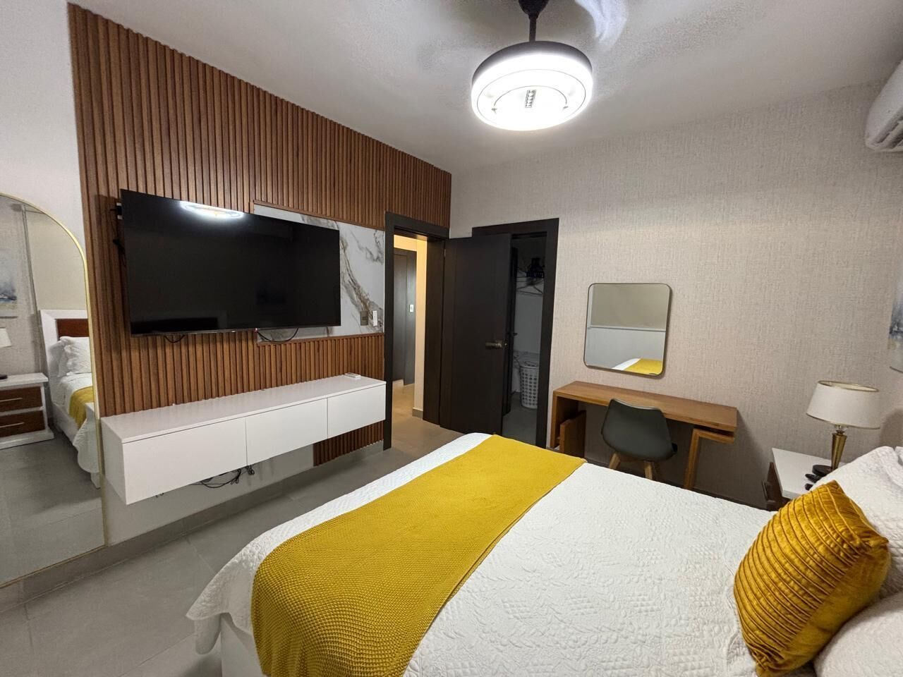 Apartamento Exclusivo | Secretária, cortinas/cortinados opacos, ferro/tábua de engomar 