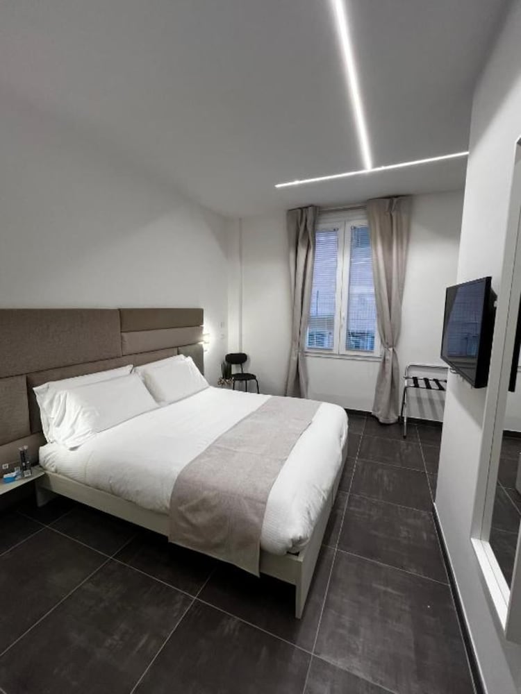 'Joyfül Accomodation Camera 4' Mit Wi-fi Und Klimaanlage - Spotorno