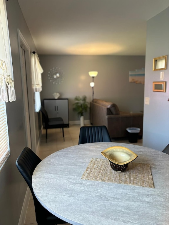 Coastal Breeze -2-bedroom Apartment , In Fabulous West Palm Beach - West Palm Beach, FL