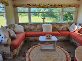 Cabine | Sala de estar | Televisor, lareira 