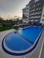 Piscina estreita