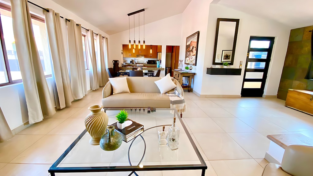 Lujosa Casa En Ajijic Con Impresionantes Vistas Y A Un Paso De Todo - Ajijic