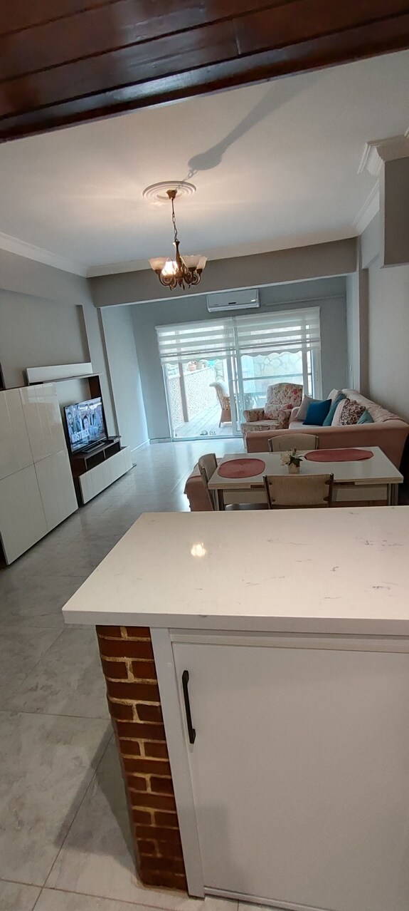 Cozy 2-bedroom, Living Room, Garden, House In Marmaris With Ac, Wifi, Netflix - Armutalan