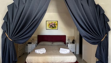 Quarto Quádruplo Comfort, vista para o jardim | Minibar, cofre no quarto, ferro/tábua de engomar, Wi-fi grátis